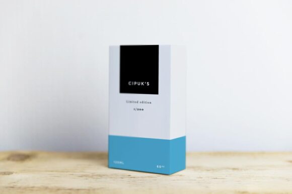 Small Box Mockup small-box-mockup